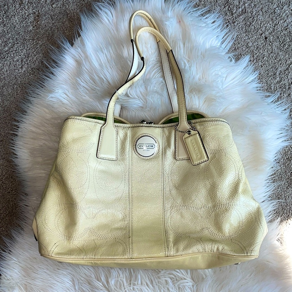 Coach Signature Stitch Patent Leather Kiss Lock Bag E… - Gem